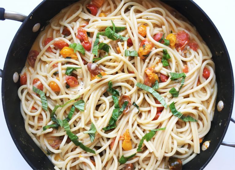 Pasta with Fresh Tomato Basil Sauce